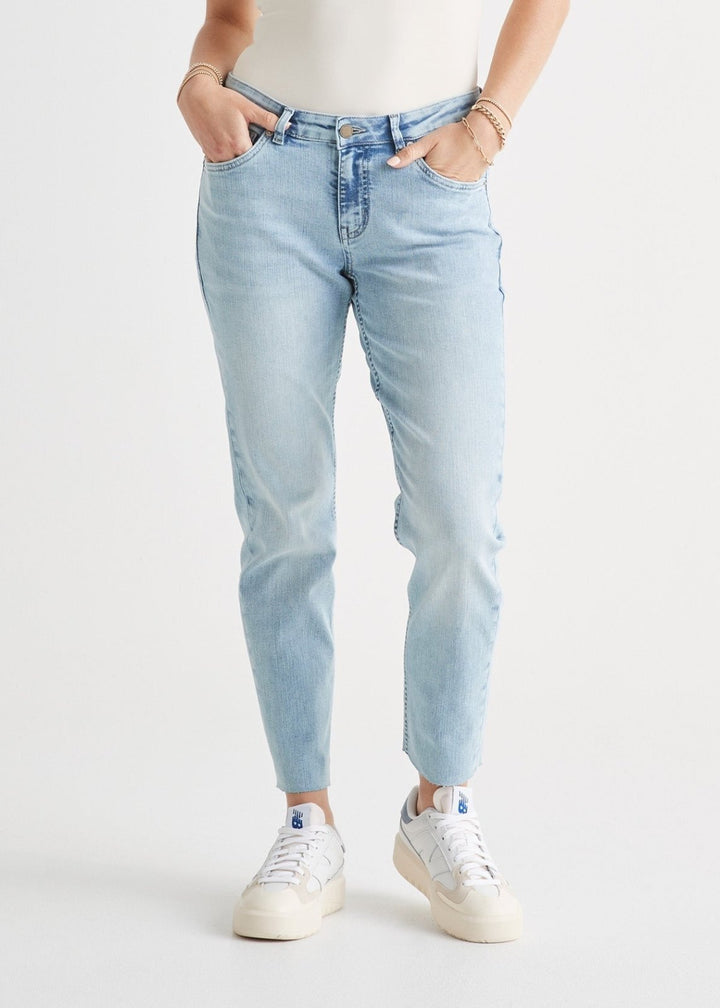 Women's Mid Rise Relaxed Fit Stretch Jeans